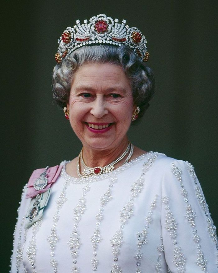 A Rainha Elizabeth II e sua luta de 70 anos para salvar a casa de ...